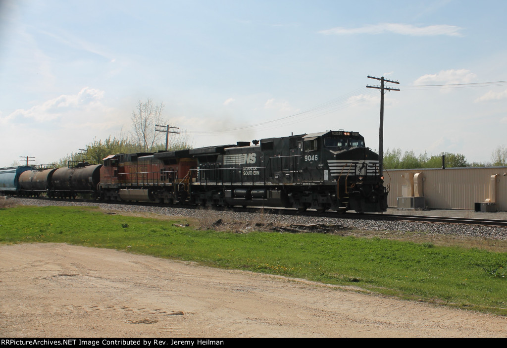 NS 9046 & BNSF 4791 (2)